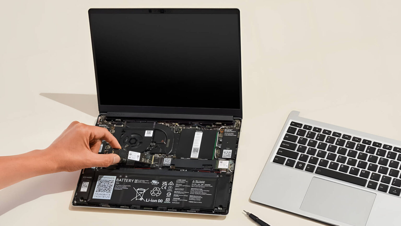 Framework Laptop 13 Pro: il notebook modulare con touchscreen per ...